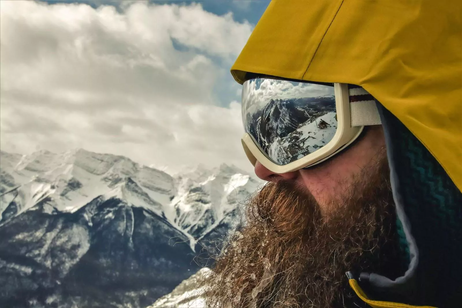 Toric vs Cylindrical Goggles: Which Is Right for You?