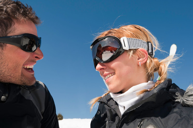 Custom Ski Goggle Straps: Choosing the Best Strap Material | Beautaste