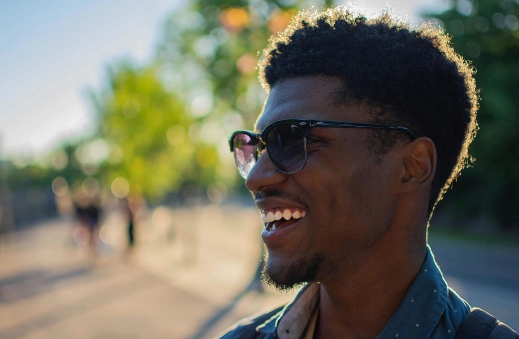 What Are Smart Sunglasses? Smart vs. Ordinary Eyewear Compared