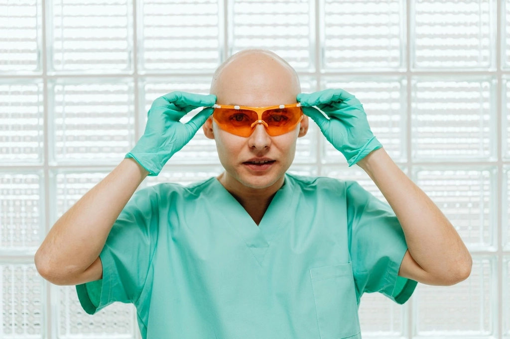 Amber Glasses for Sleep: The Science of Blue & Green Light Blocking